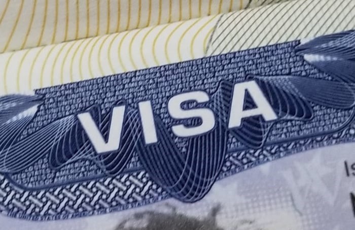 Más de 2.300 cubanos resultaron ganadores de la Lotería de Visas 2025 - Mario Pentón